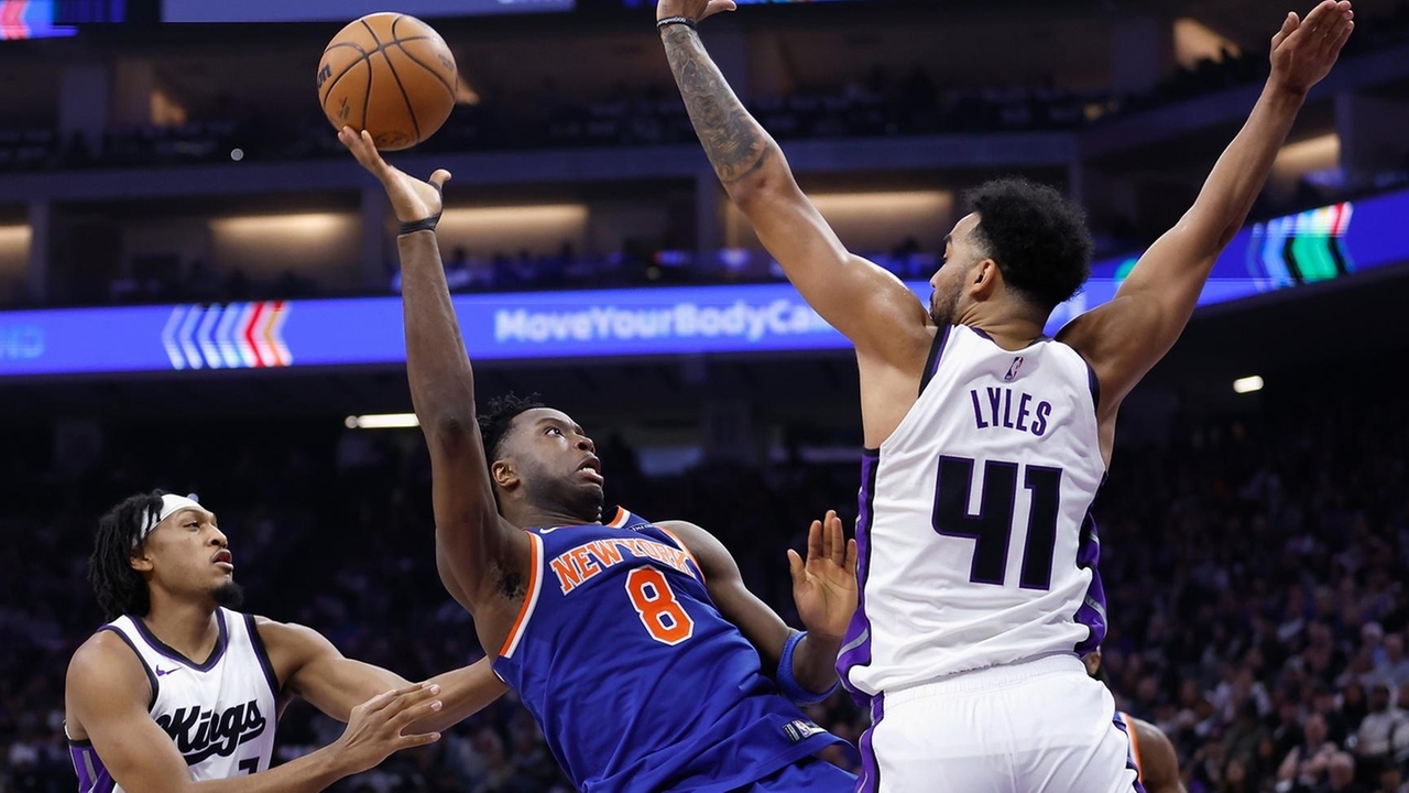 Knicks get hot from outside arc, beat Kings to end skid - Newsday