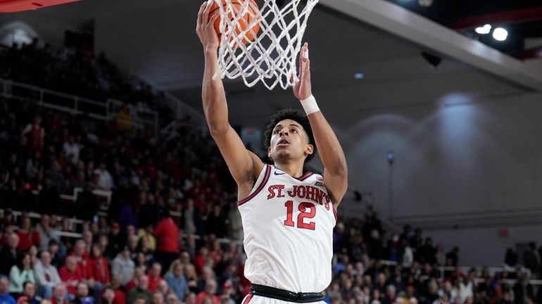 Luis makes debut for St. John's in rout of Holy Cross