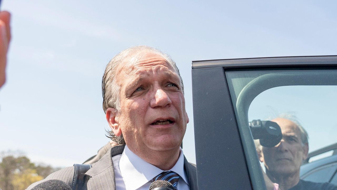 Edward Mangano starts 12-year prison sentence for corruption conviction ...