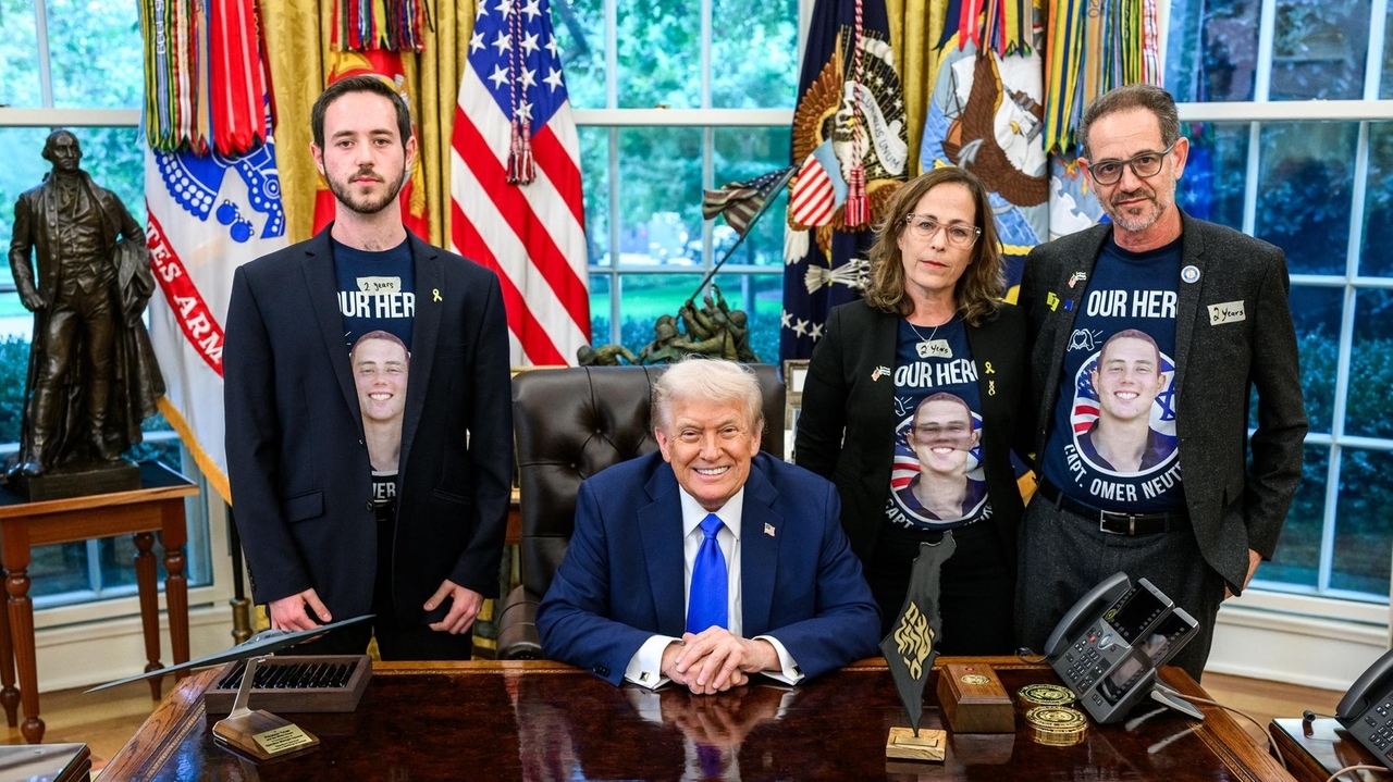 Family of Omer Neutra meets with President Donald Trump on October 7 ...