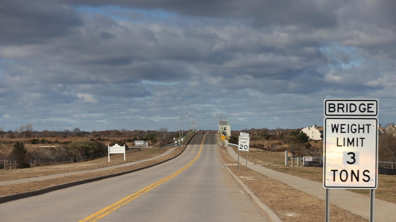 Smith Point County Park closing at 7 p.m. amid bridge weight limits ...