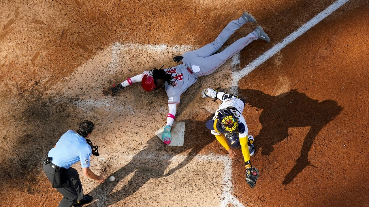 Elly De La Cruz steals 2nd, 3rd and home in 2-pitch span, sparks Reds ...