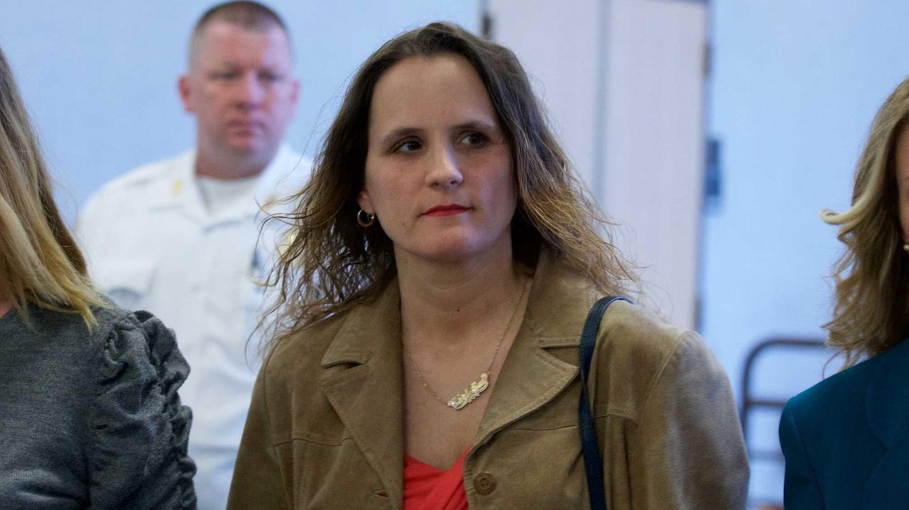 Nurse's aide pleads guilty, avoids jail in Medford nursing home death ...