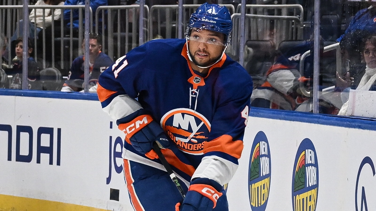 Islanders promote LIer Marshall Warren - Newsday