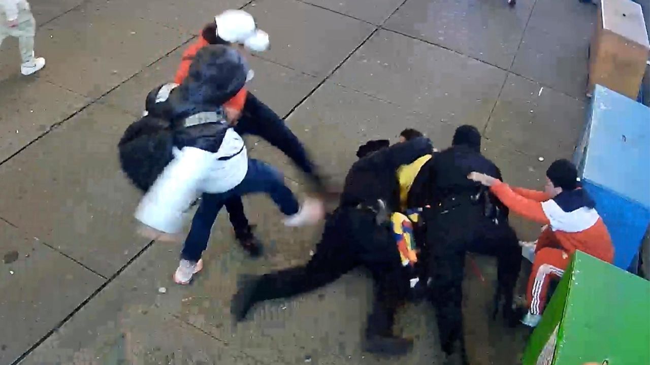 Body-camera footage shows chaotic lead-up to Times Square brawl between ...