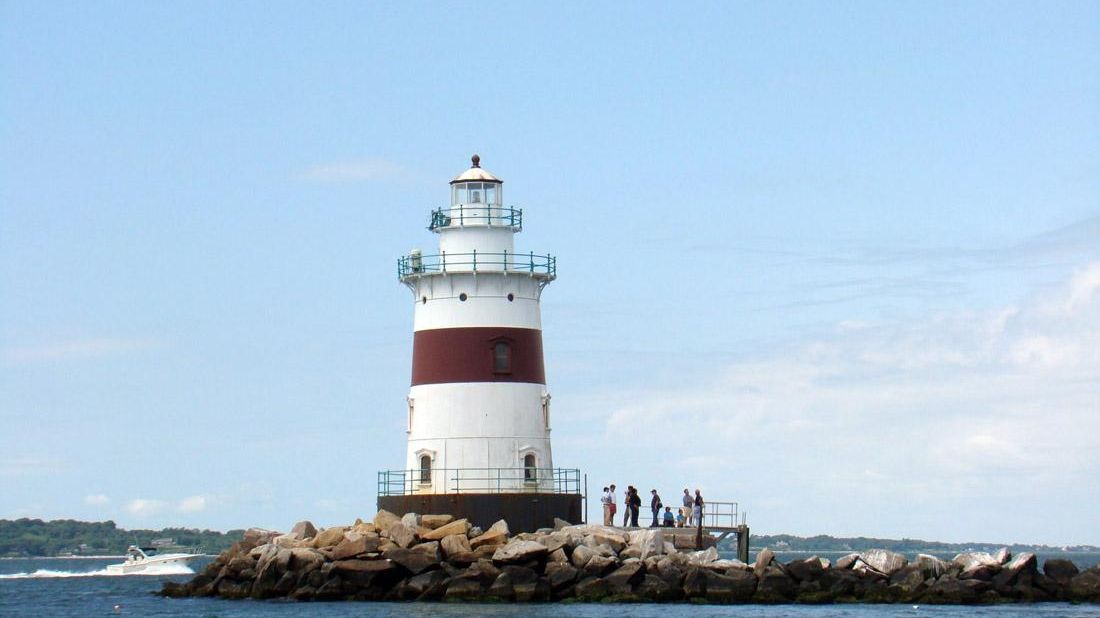 Latimer Reef Lighthouse sold for $225,000 - Newsday