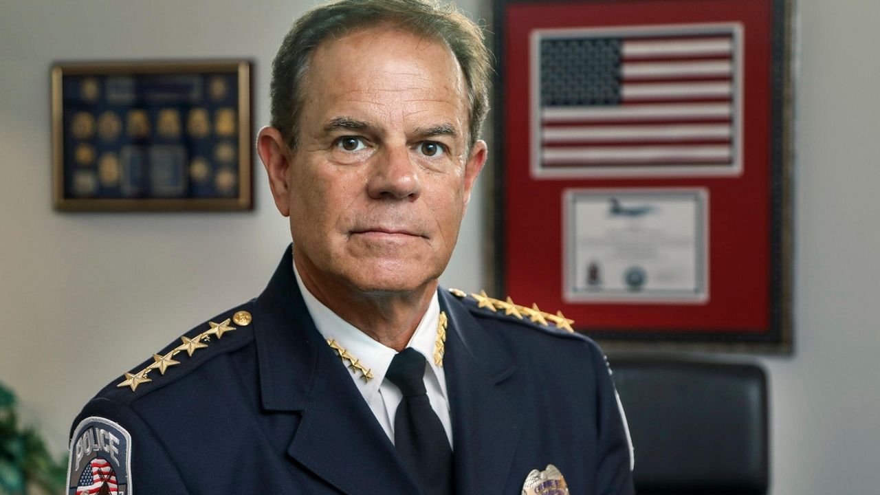 Steven Skrynecki, Southampton police chief and former Nassau chief ...