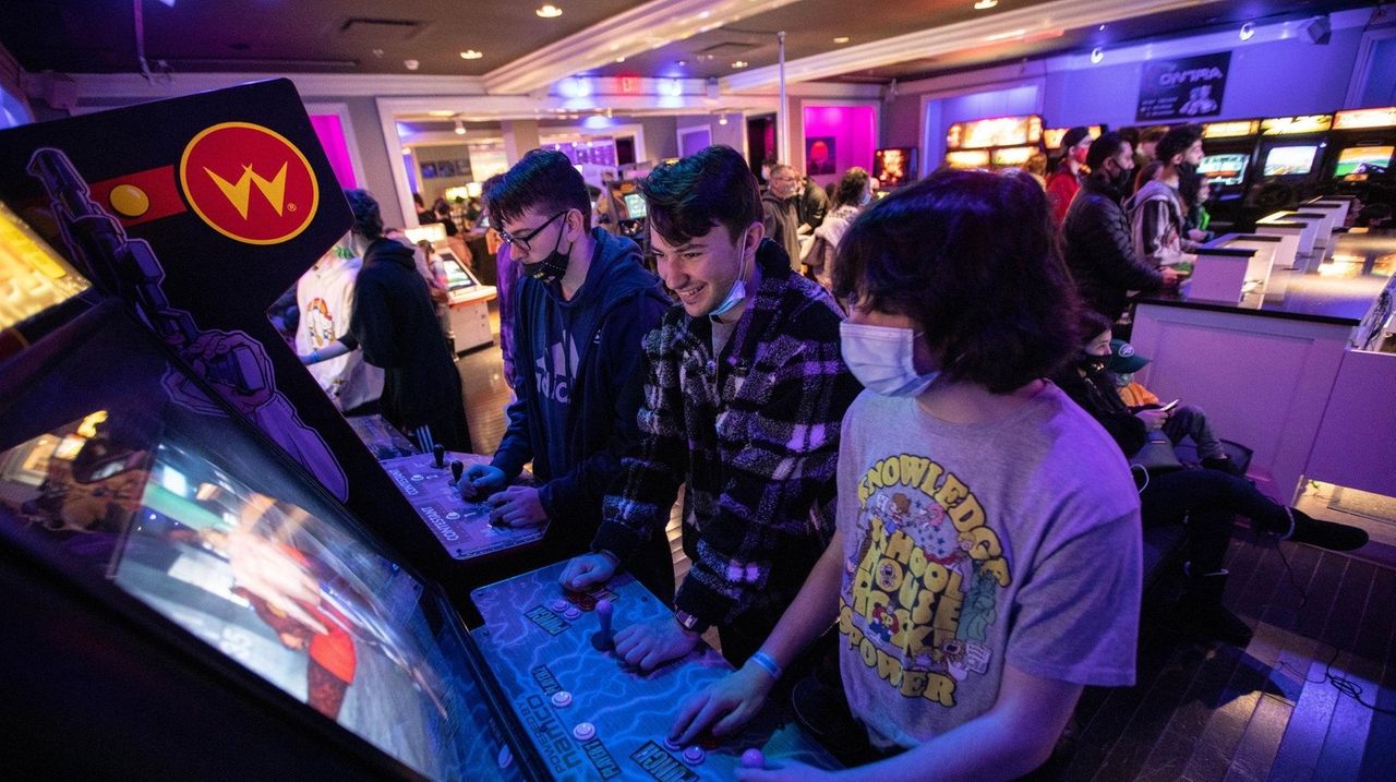 New retro arcade opens at Long Island mall - Newsday