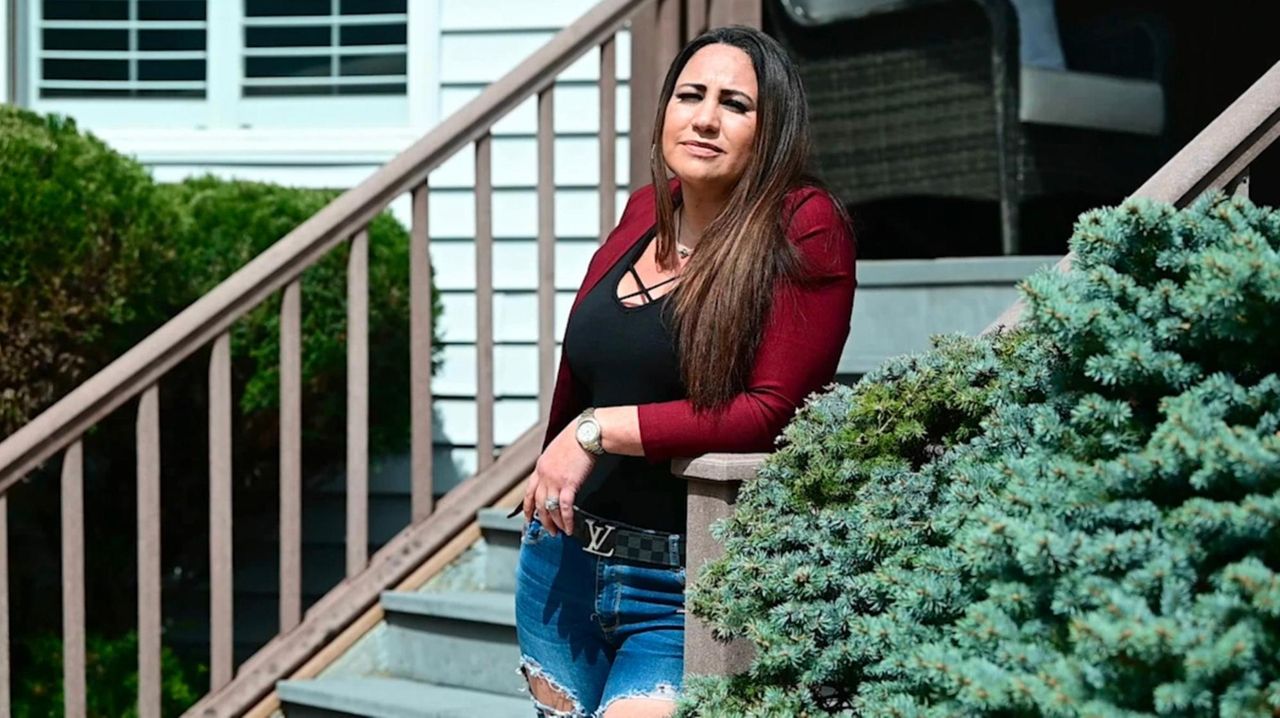 Radio's Ana Maria Caraballo has become a lifeline for LI's Latinos ...