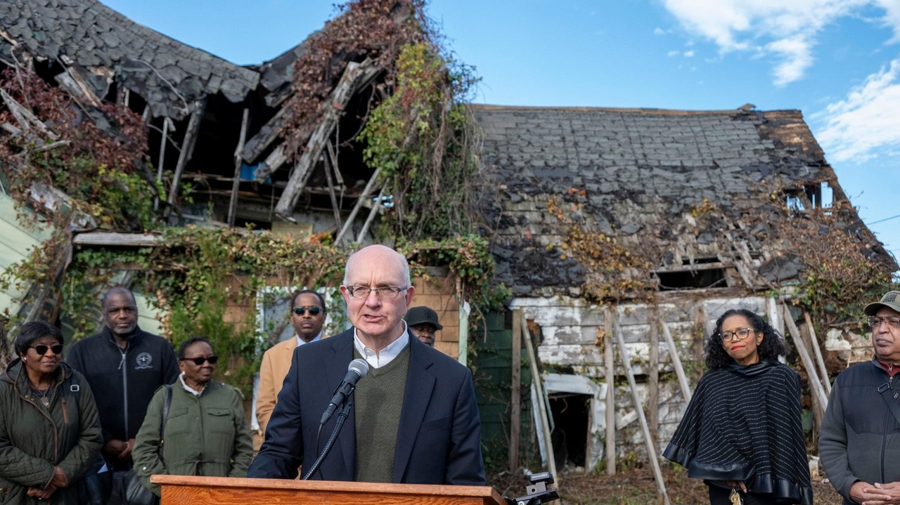 Deconstruction of historic Crippen house in Huntington begins - Newsday