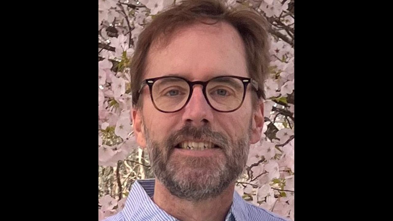 Photographer Gordon Grant, of East Hampton, dies at 53 - Newsday