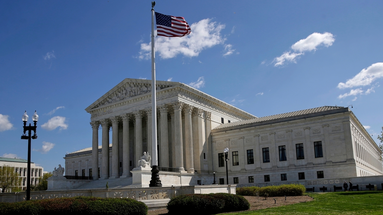 Supreme Court weakens a landmark Civil Rights-era law and aids GOP ...