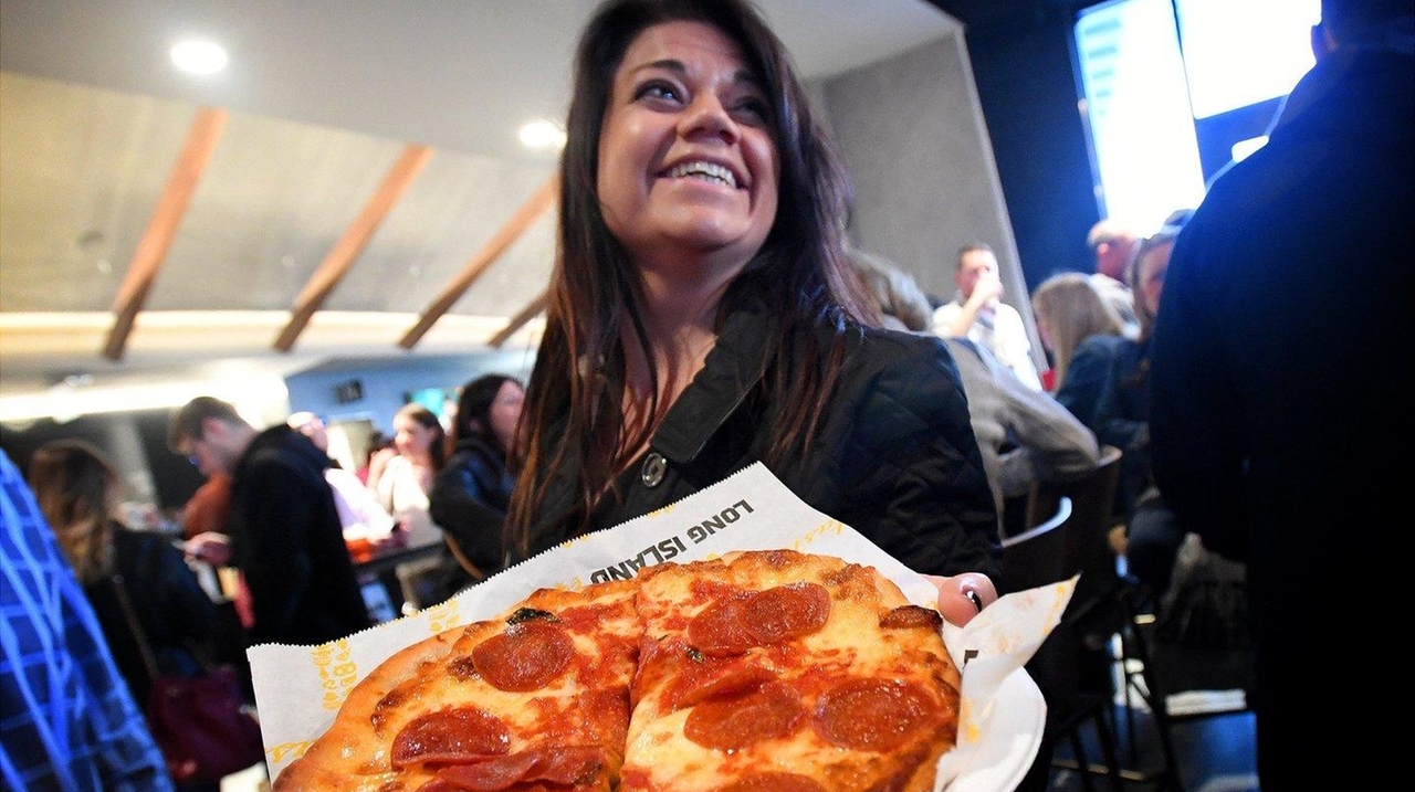Nassau Coliseum food vendors slammed by long lines at Joel concert ...