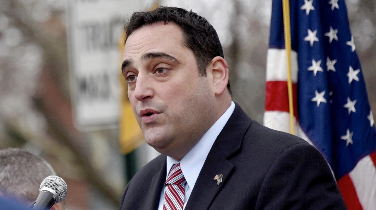 Part-timer's firing creates a stir at Huntington town board - Newsday