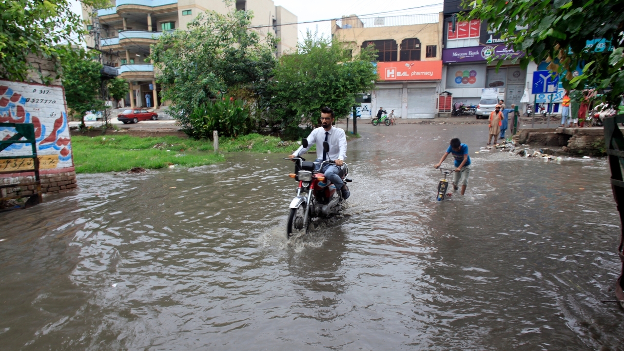 Flash flooding triggered by heavy monsoons in northwest Pakistan kills ...