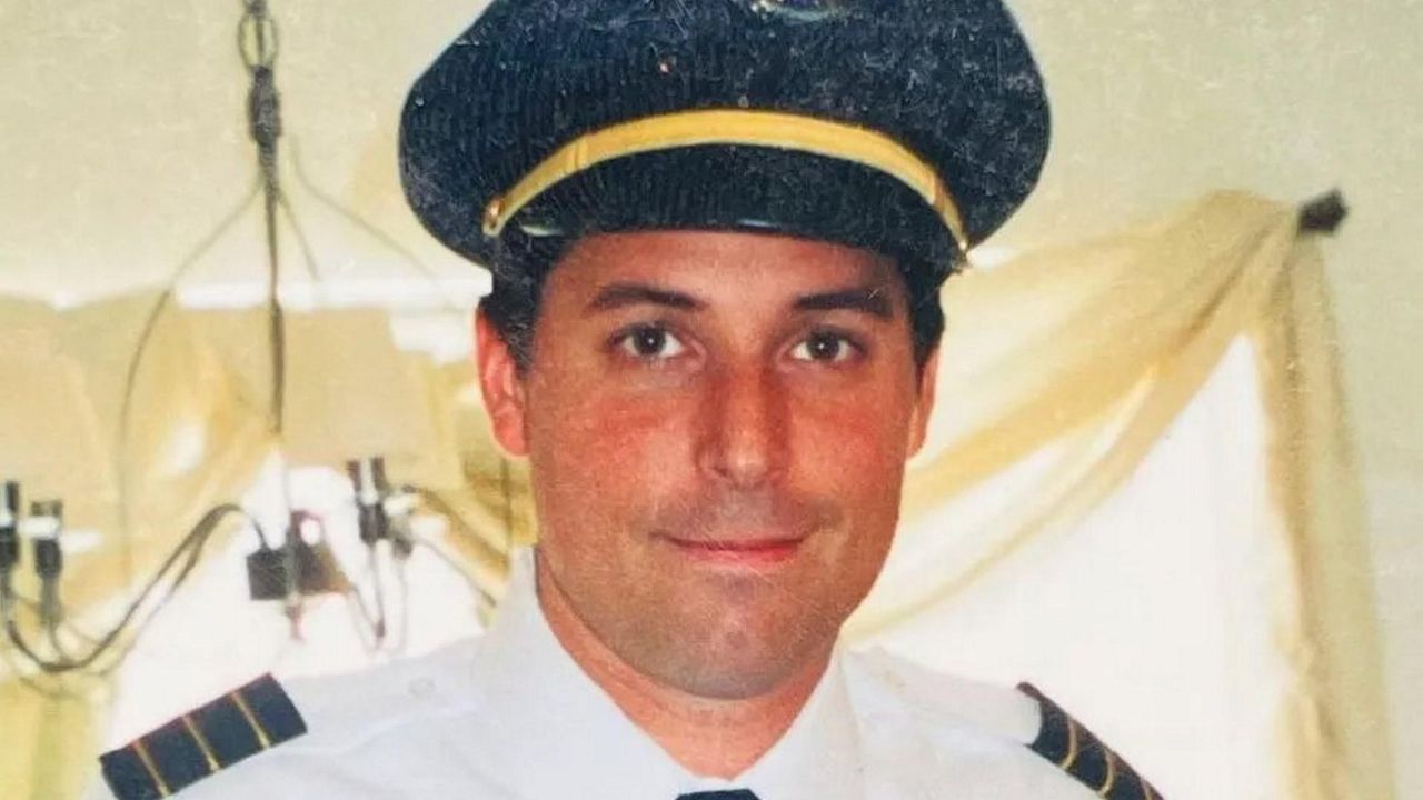 Charlie Pollak of Smithtown, pilot for Executive Fliteways, dies at 59 ...
