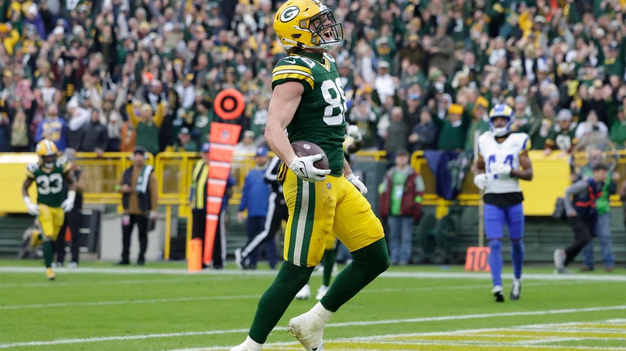 Packers place TE Musgrave, RB Wilson on IR. They sign RB Robinson and ...