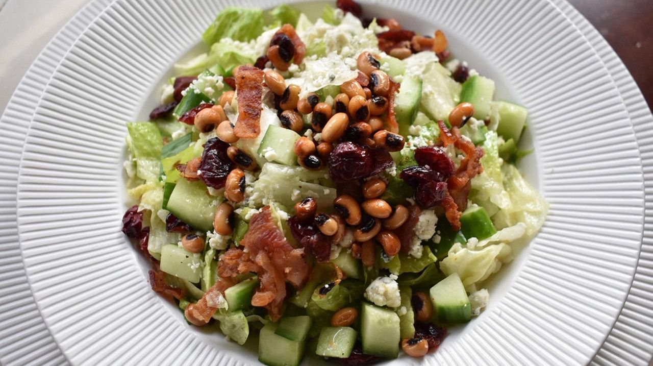 Sandbar in Cold Spring Harbor to reopen with new takeout menu - Newsday