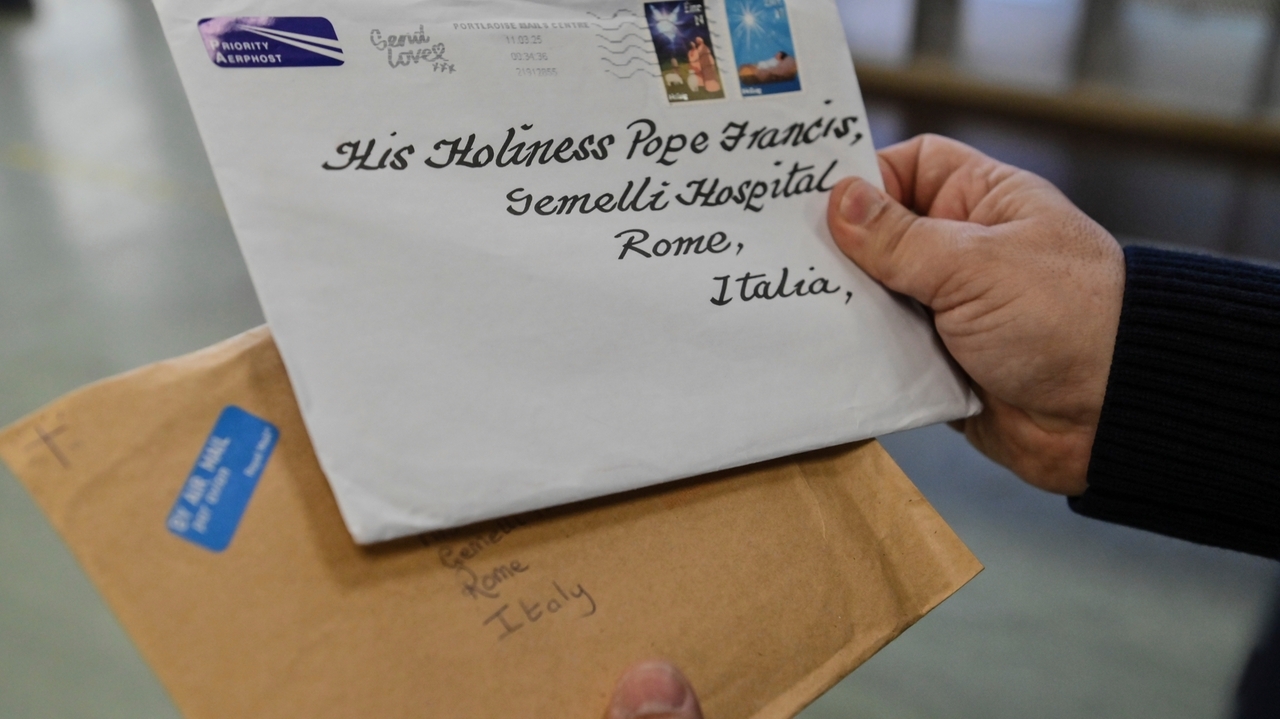 Italian postal service sees surge in mail for Pope Francis, much sent ...