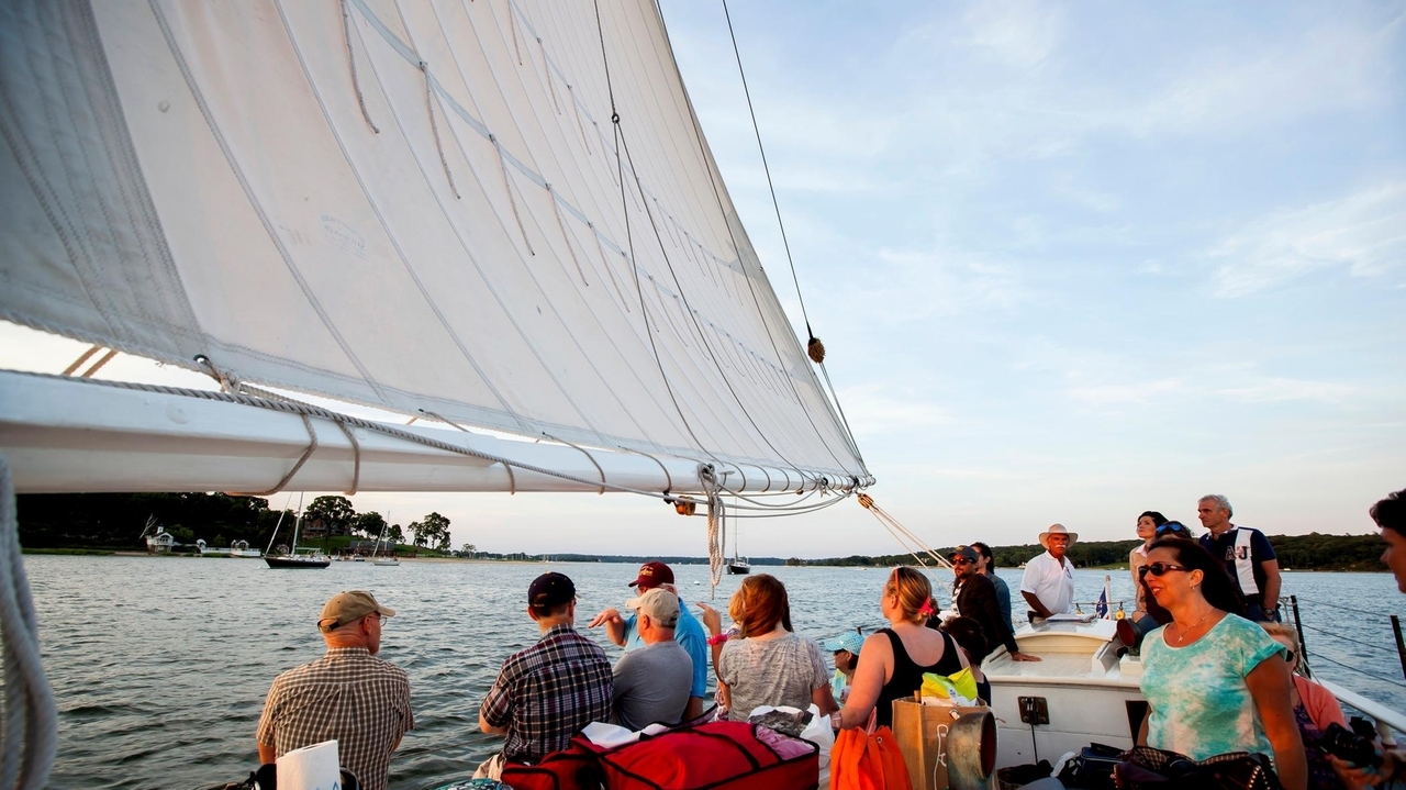 Sailing and boat tours in Greenport, Oyster Bay, Oakdale and Montauk ...