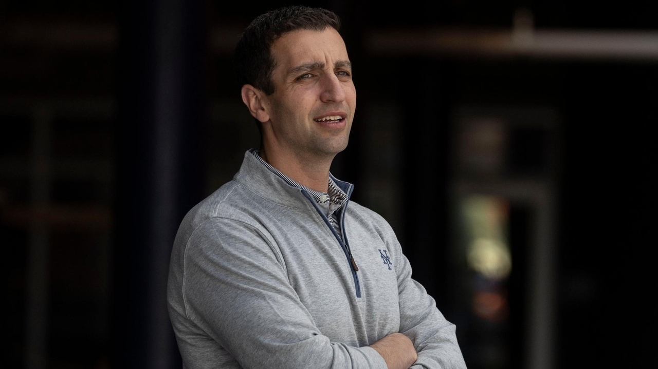 Mets' David Stearns is begging fans to trust him - Newsday