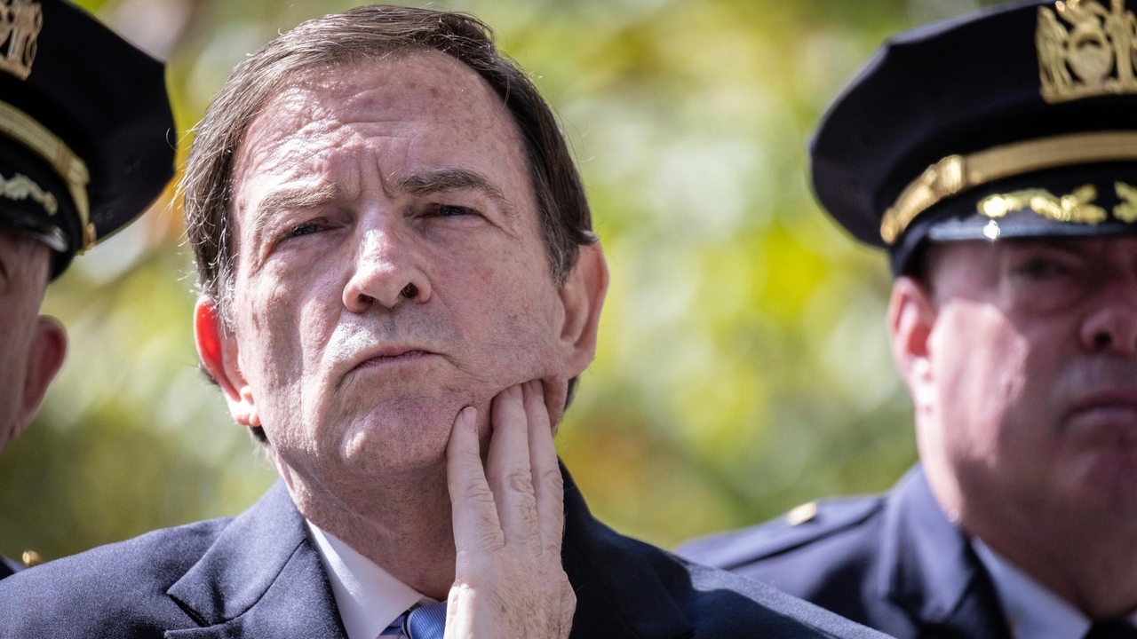 Interim NYPD Commissioner Thomas Donlon's homes searched by federal ...