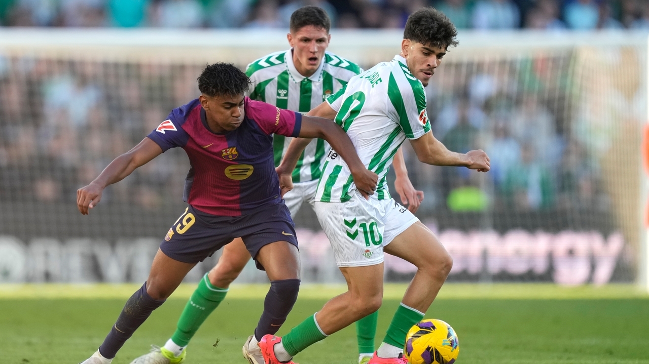 Flick sent off for protesting penalty in Barcelona draw and Real Madrid ...