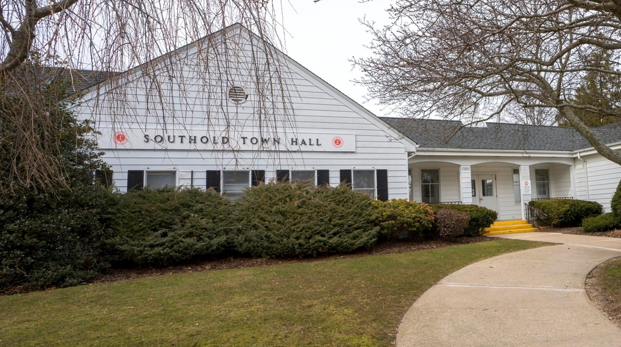 Southold Town Board passes police reform plan despite dissenting votes ...