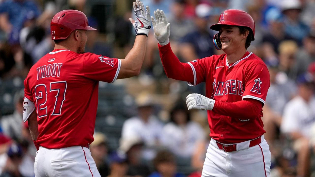 Rockies give outfielder Mickey Moniak $1.25M, 1-year deal after his ...