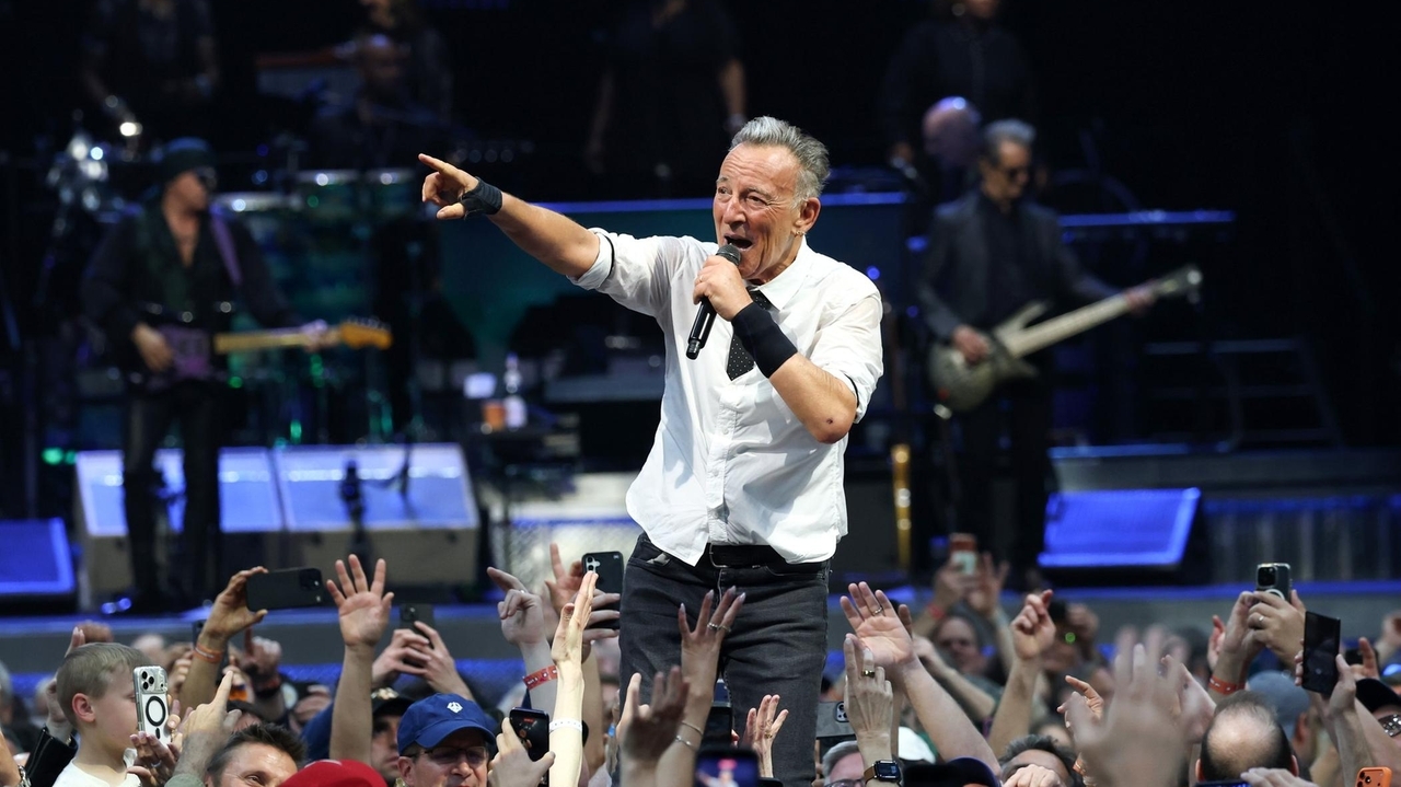 Bruce Springsteen says Long Island and New Jersey kinda like the same ...