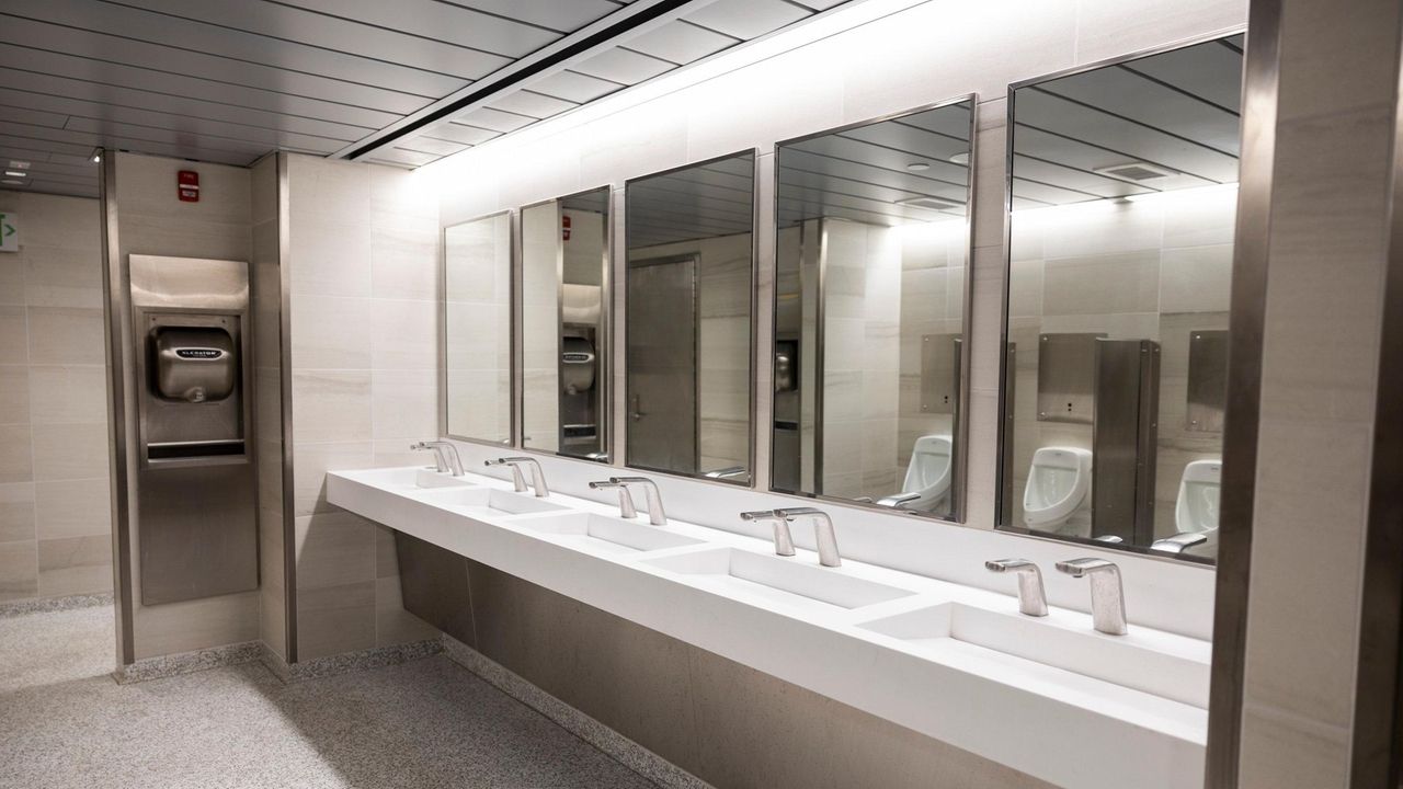 LIRR commuters don't give standing ovation to new seating area at Penn ...