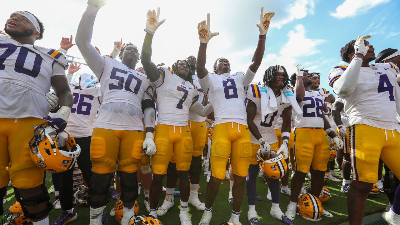 Williams' late touchdown rescues No. 16 LSU in 36-33 win at South ...