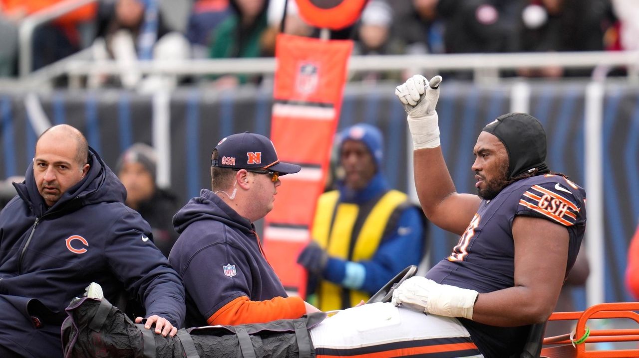 Chicago Bears lose 2 more offensive linemen during a 34-17 loss to the ...