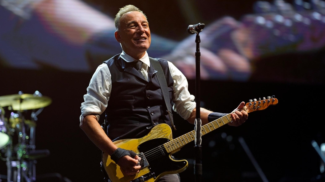 Jeremy Allen White on taking 'a leap of faith' to play Springsteen in ...