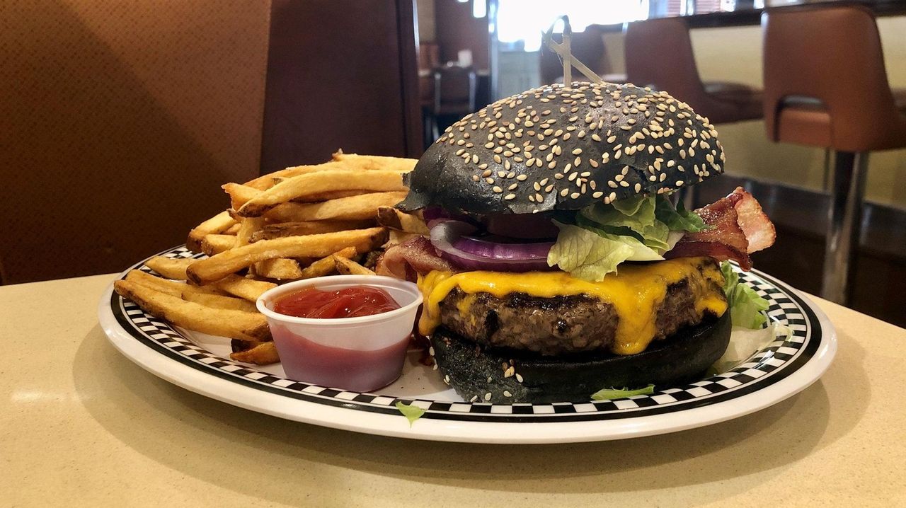 Bethpage Burger Bar takes over 24 North: A Finer Diner - Newsday