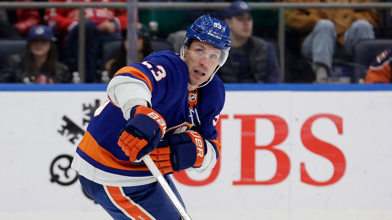 Angry Casey Cizikas to Islanders fans chanting for Lane Lambert's ...