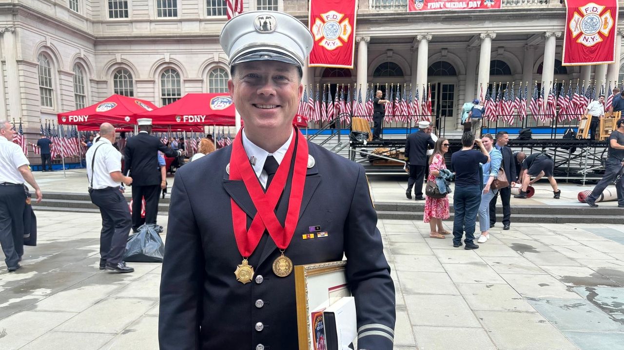 Tales of selfless heroism told at FDNY medal ceremony - Newsday