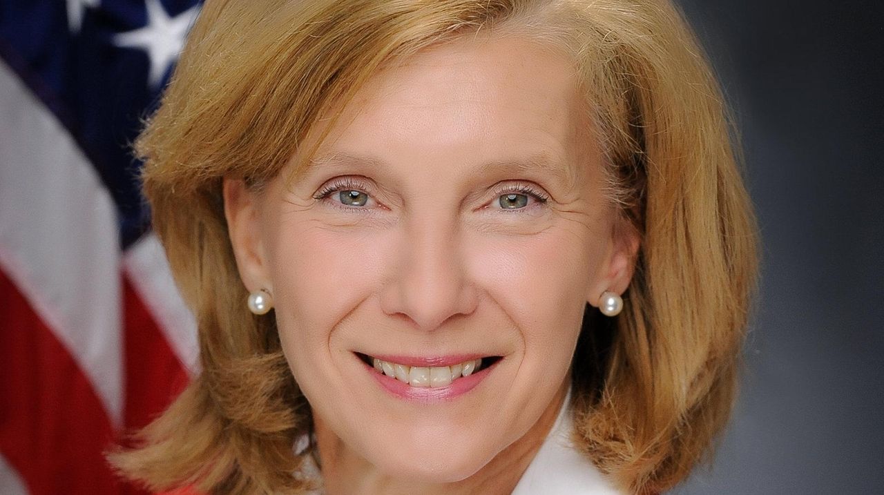 Aide: State Sen. Elaine Phillips didn't know golf club restricted women ...